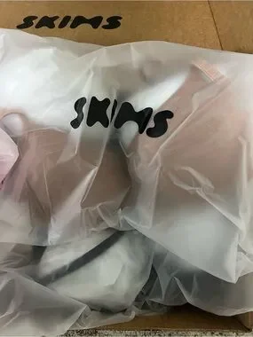 SKIMS | Other | Skims Tshirt Bra 36d | Poshmark